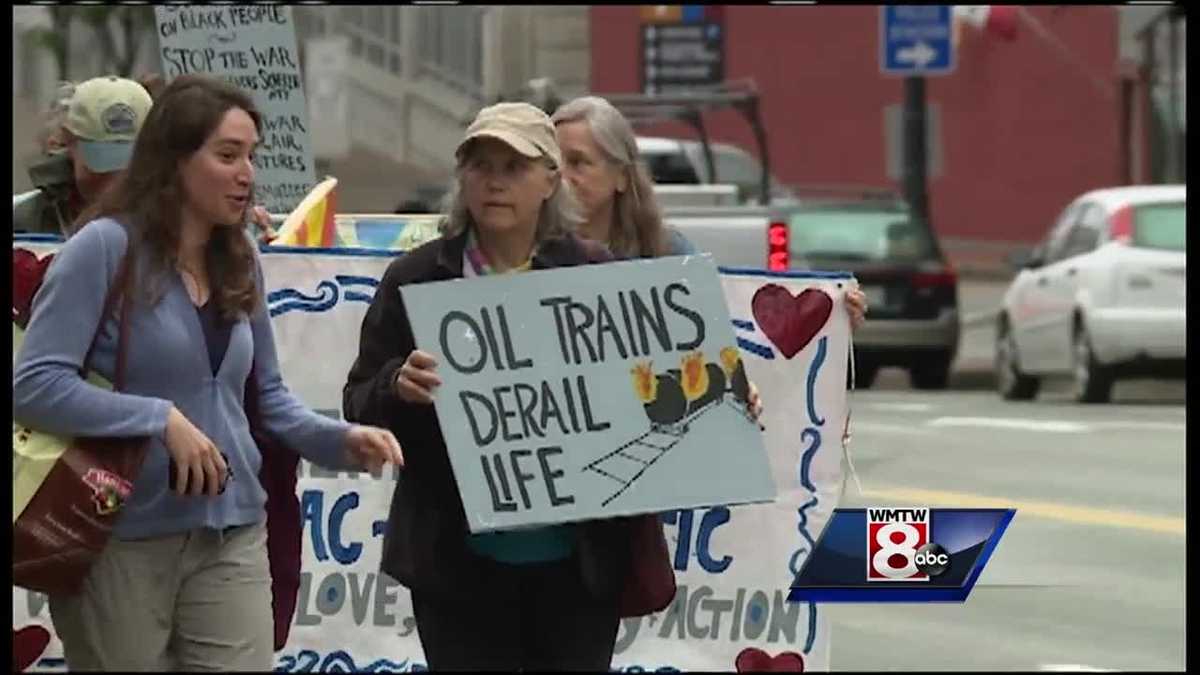 Anti-oil transportation protest held in Maine's twin cities