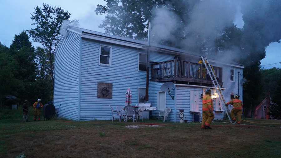 3 people injured in Sumner house fire
