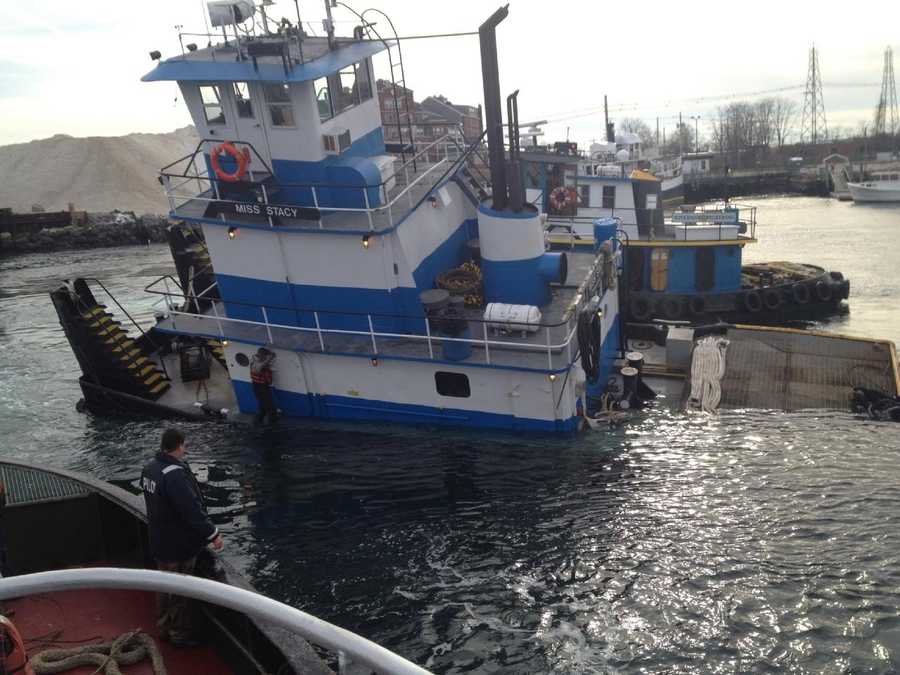 Images: Stranded Tugboat Rescued