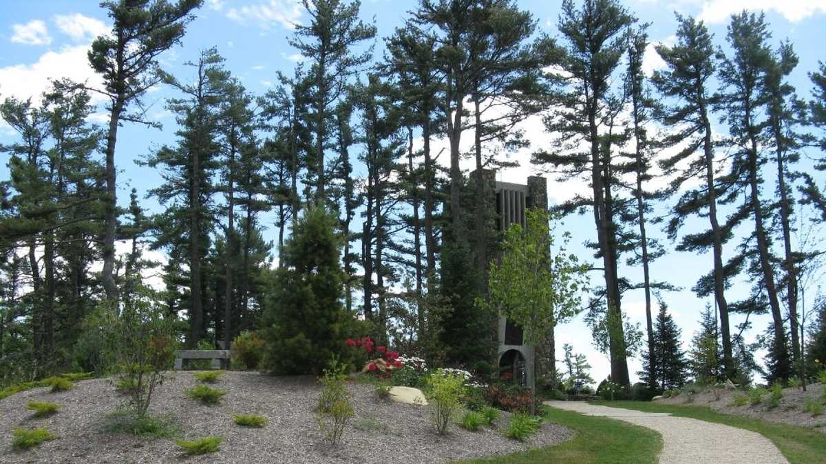 Which NH towns have most singles?