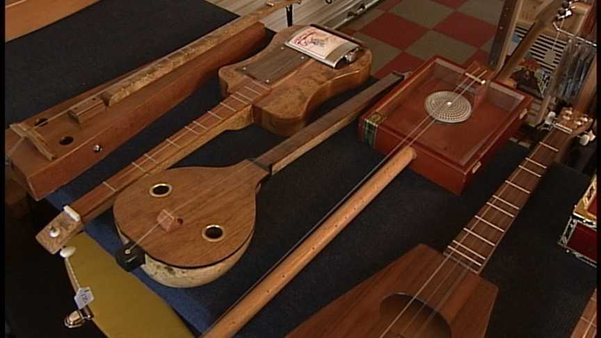 Wednesday August 14th: Dow's Diddley Bows