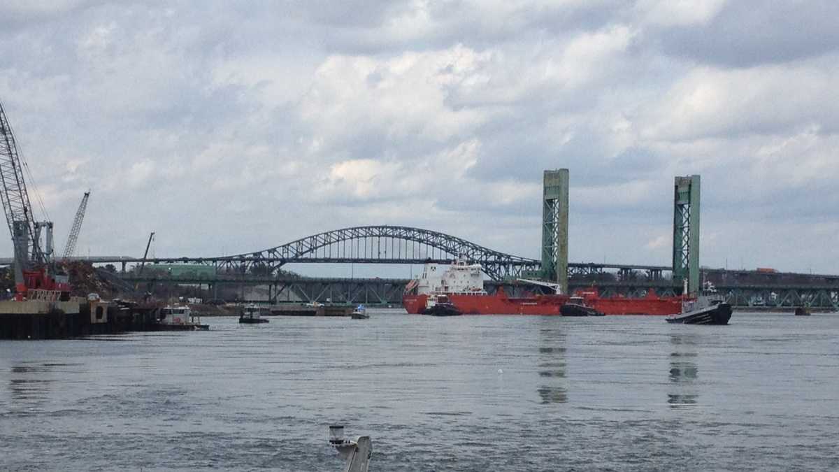 Images: Collision between ship and Sarah Long Bridge