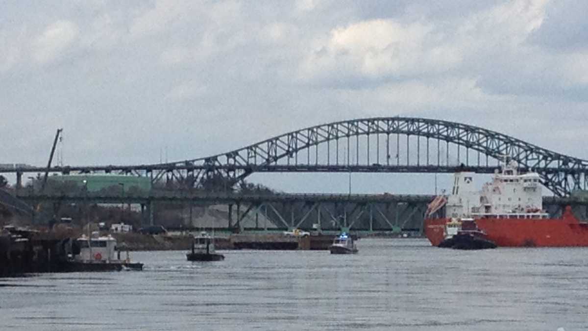 Images: Collision between ship and Sarah Long Bridge