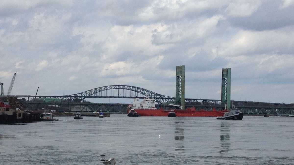 Images: Collision between ship and Sarah Long Bridge
