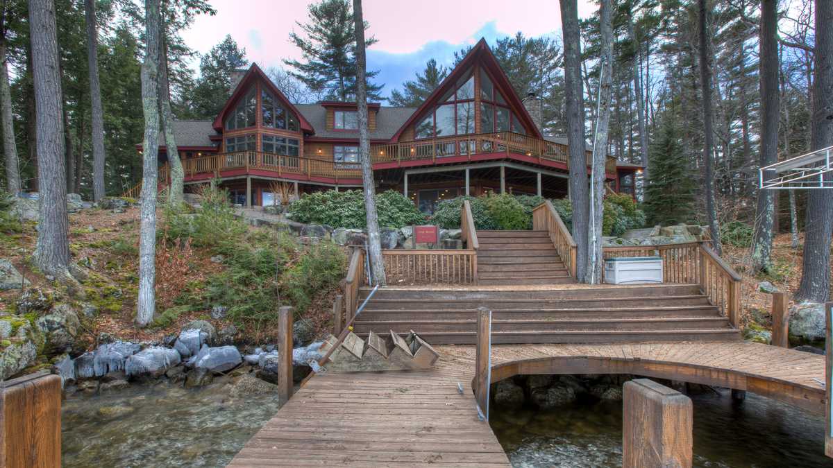 Mansion Monday: Tour this $2.79M Alton home