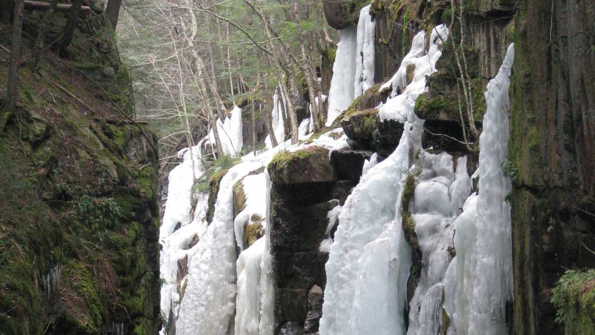 Photos: Ice cave at Flume Gorge