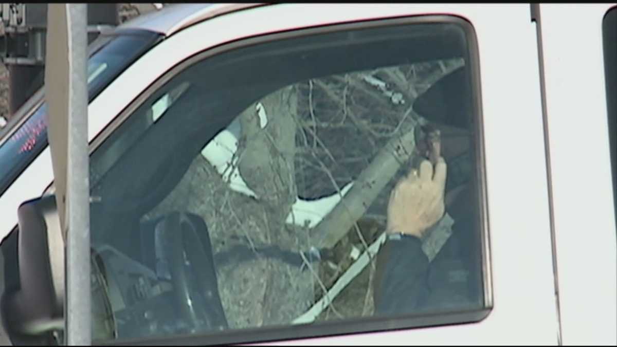 Ban on handheld cellphone use while driving heads to governor