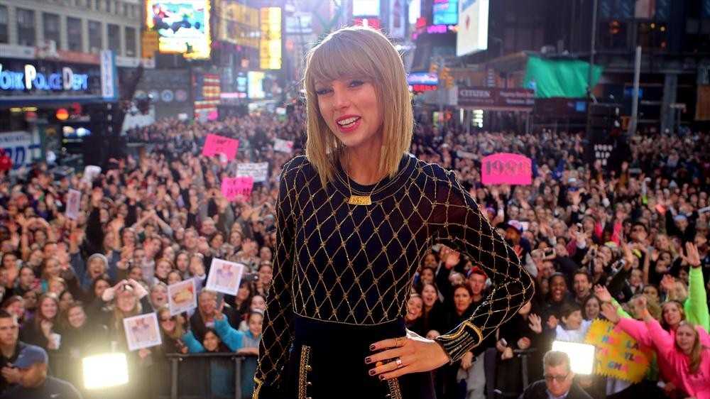 Photos: Taylor Swift performs on Good Morning America