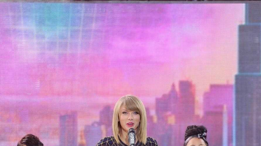 Photos: Taylor Swift performs on Good Morning America