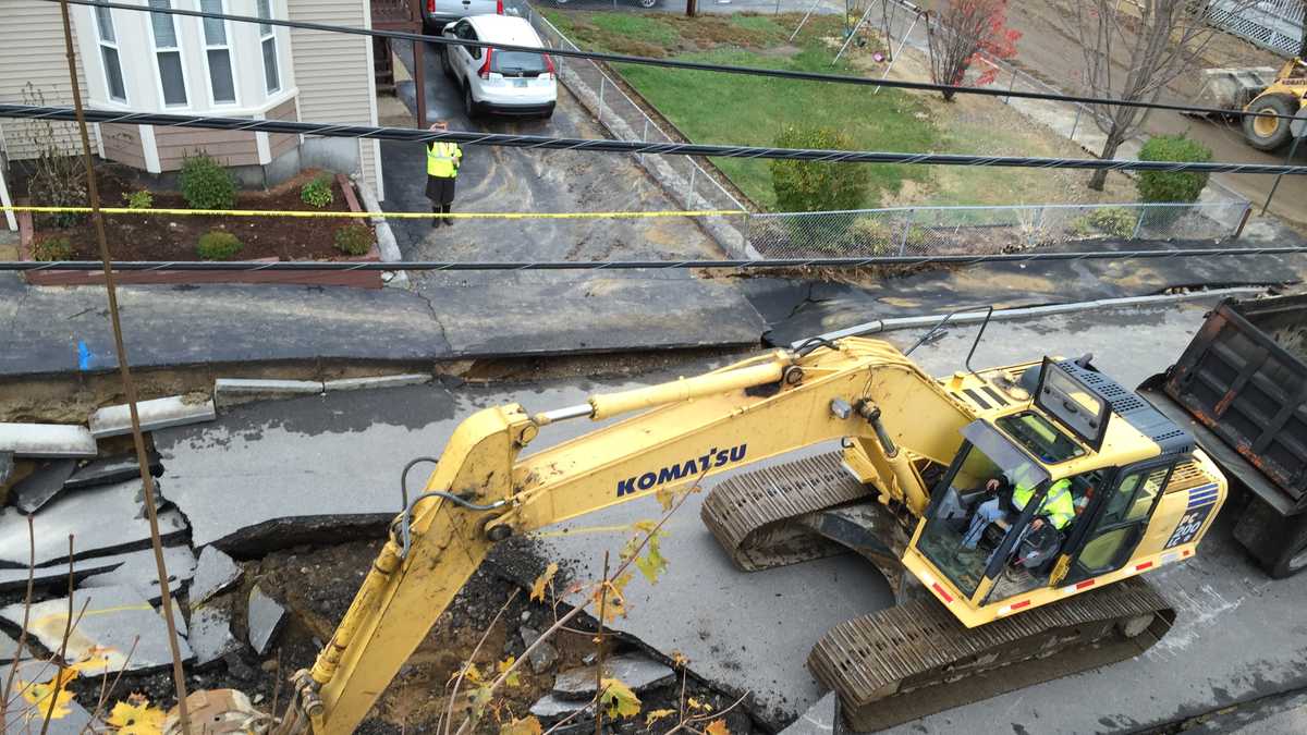 Images: Crews repair Manchester water main