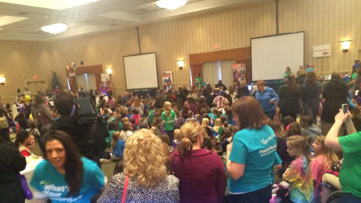 Girl Scouts host rally to kick off cookie selling season
