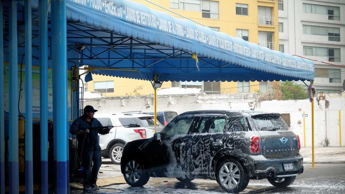 US safety regulators urge drivers to wash salt off cars