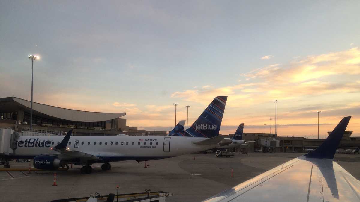 Chronic shortage of air traffic controllers a crisis, union says