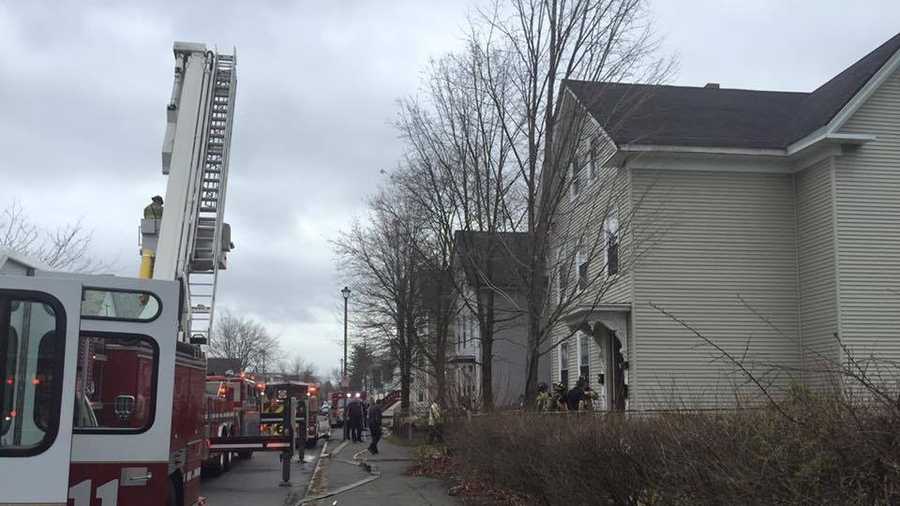 2 suffer burns in Manchester apartment fire