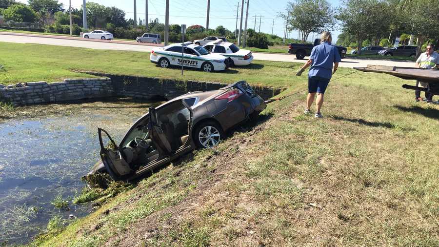 Accident sends car into Wellington canal