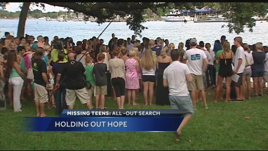 Community prays together for safety of Austin and Perry