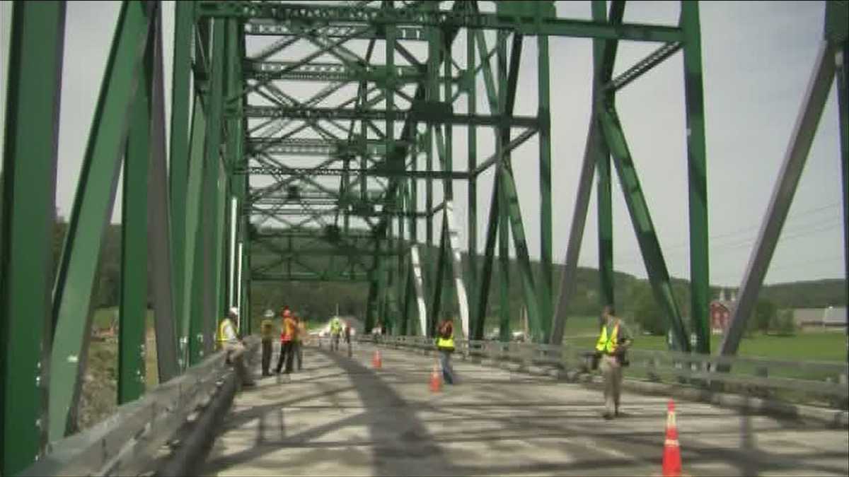 Checkered House Bridge back open to traffic