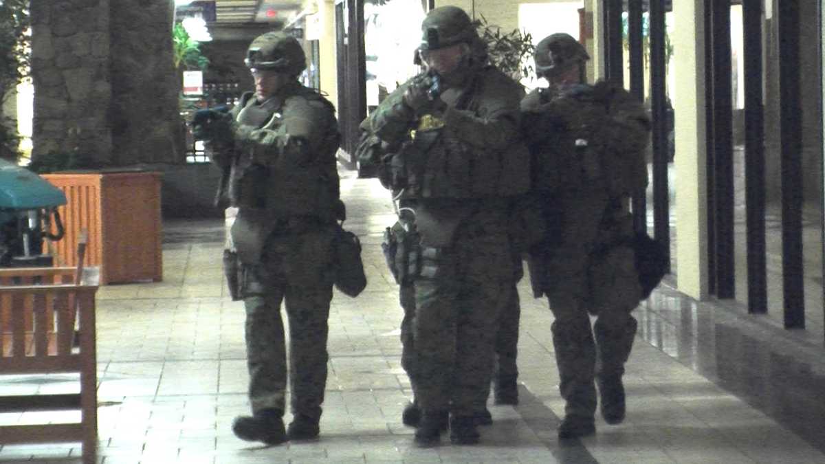 Police take over mall for training