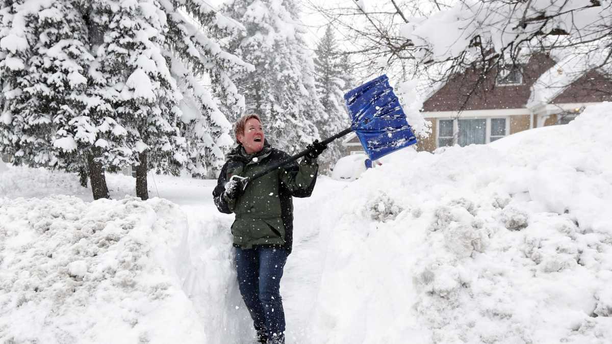 Photos: 6+ feet of snow = travel nightmare