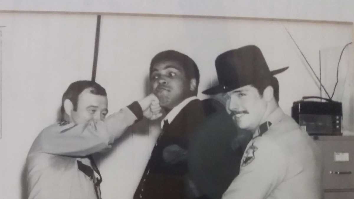 Retired cop recalls surprise meeting with Muhammad Ali: 'It was an honor'