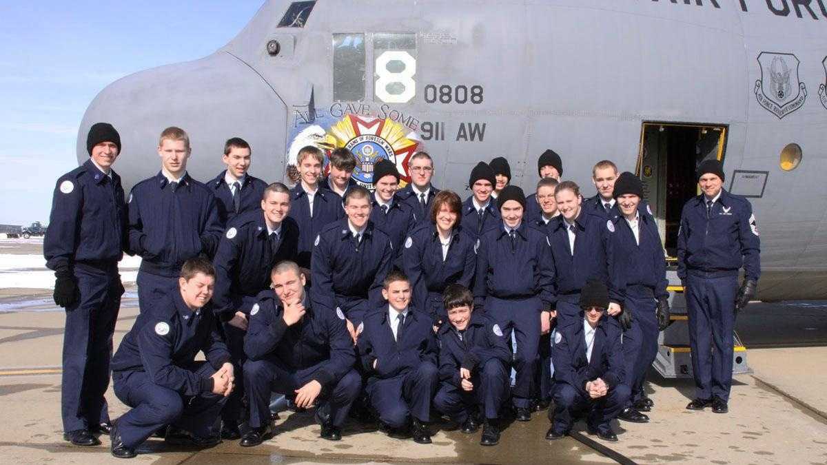 Photos: The 911th Airlift Wing