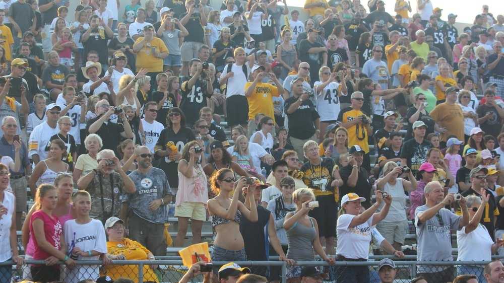 In Photos: Fans get up close & personal with Pittsburgh Steelers