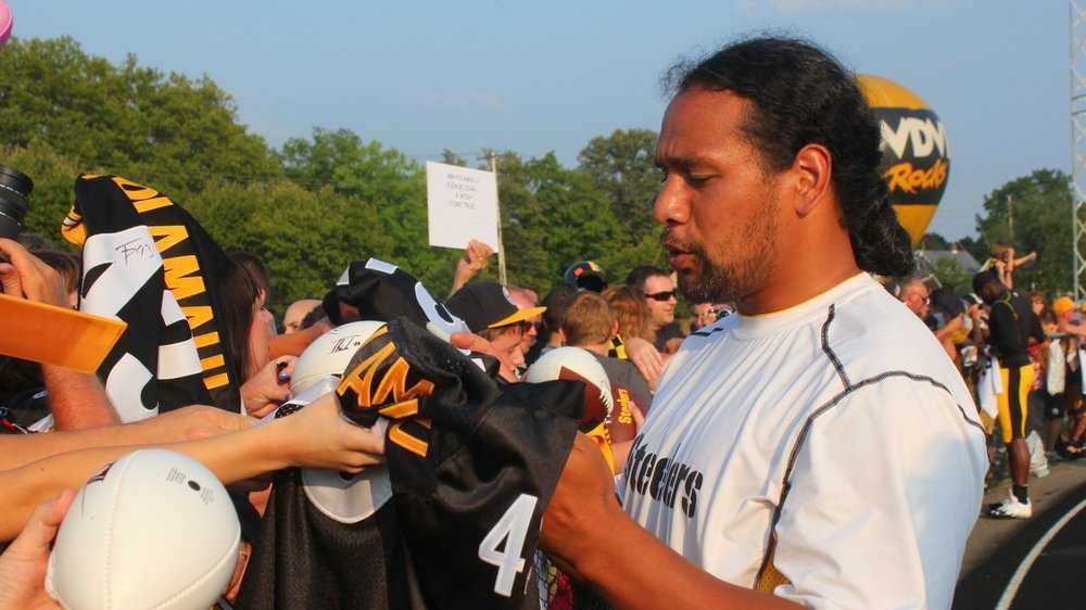 In Photos: Fans get up close & personal with Pittsburgh Steelers