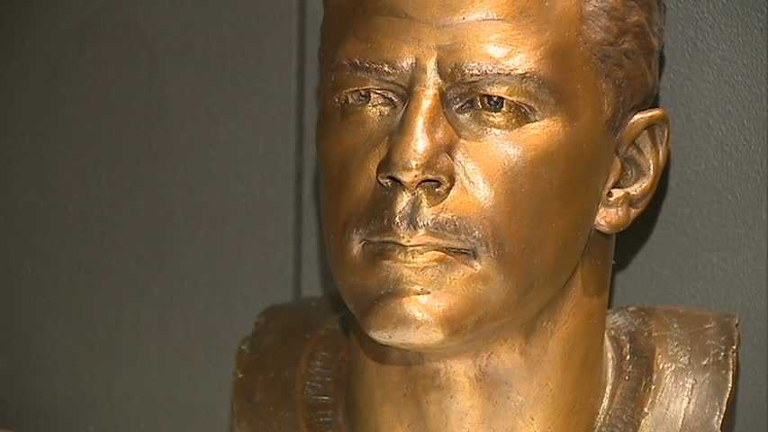 In photos: Steelers Hall of Fame busts come to Heinz History Center