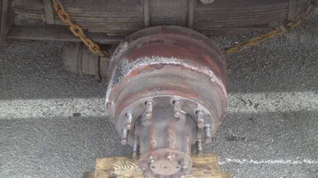 School bus loses tire in traffic