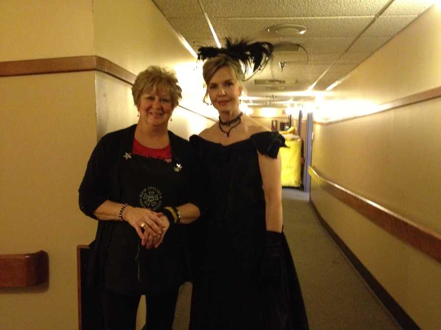 Photos Sally Wiggin Takes Stage On Opening Night Of Moulin Rouge
