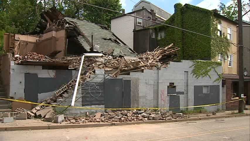 House collapses in Mt. Washington