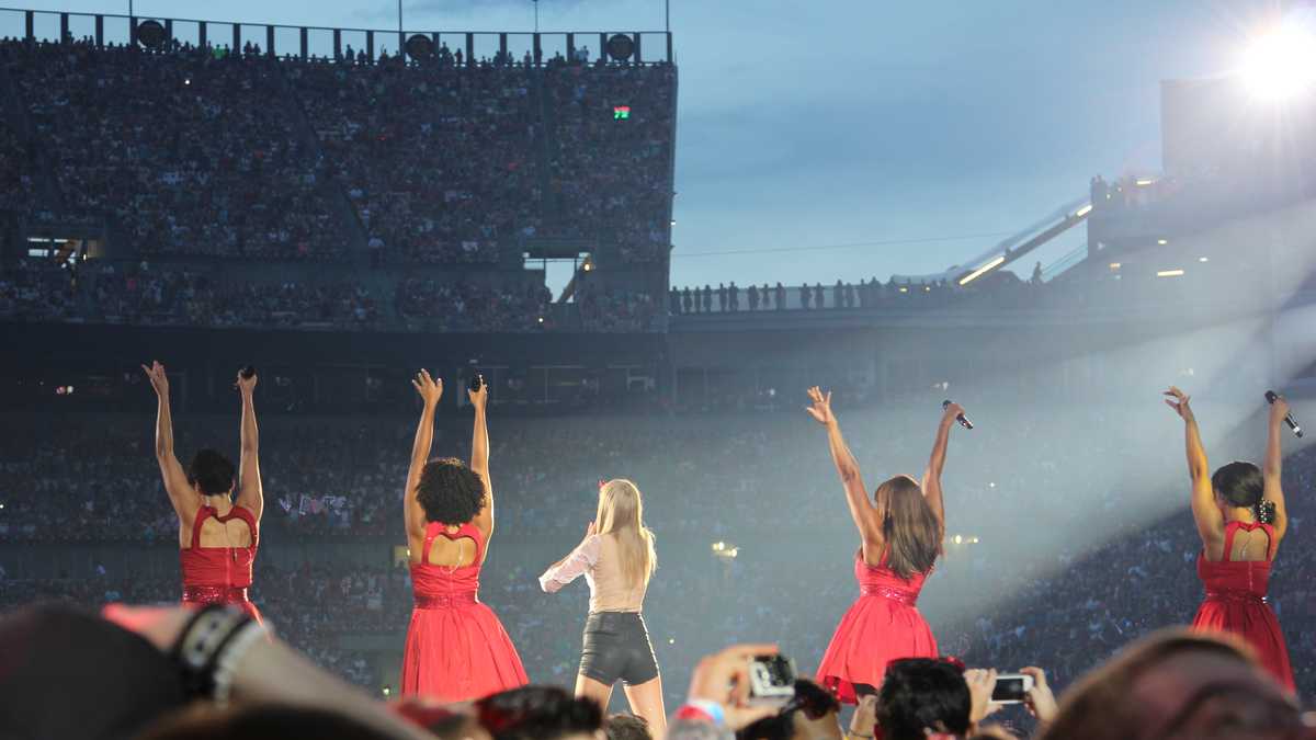 (PHOTOS) Taylor Swift Concert at Heinz Field