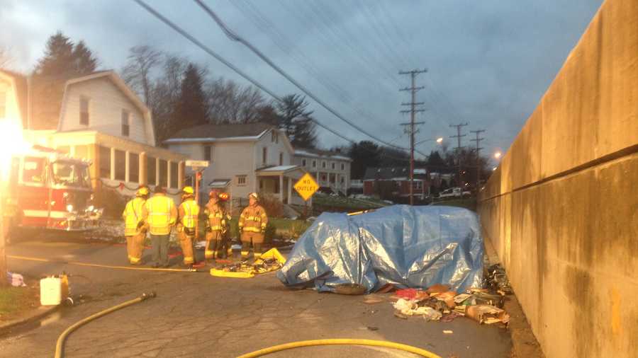 1 dead after car crashes into concrete wall