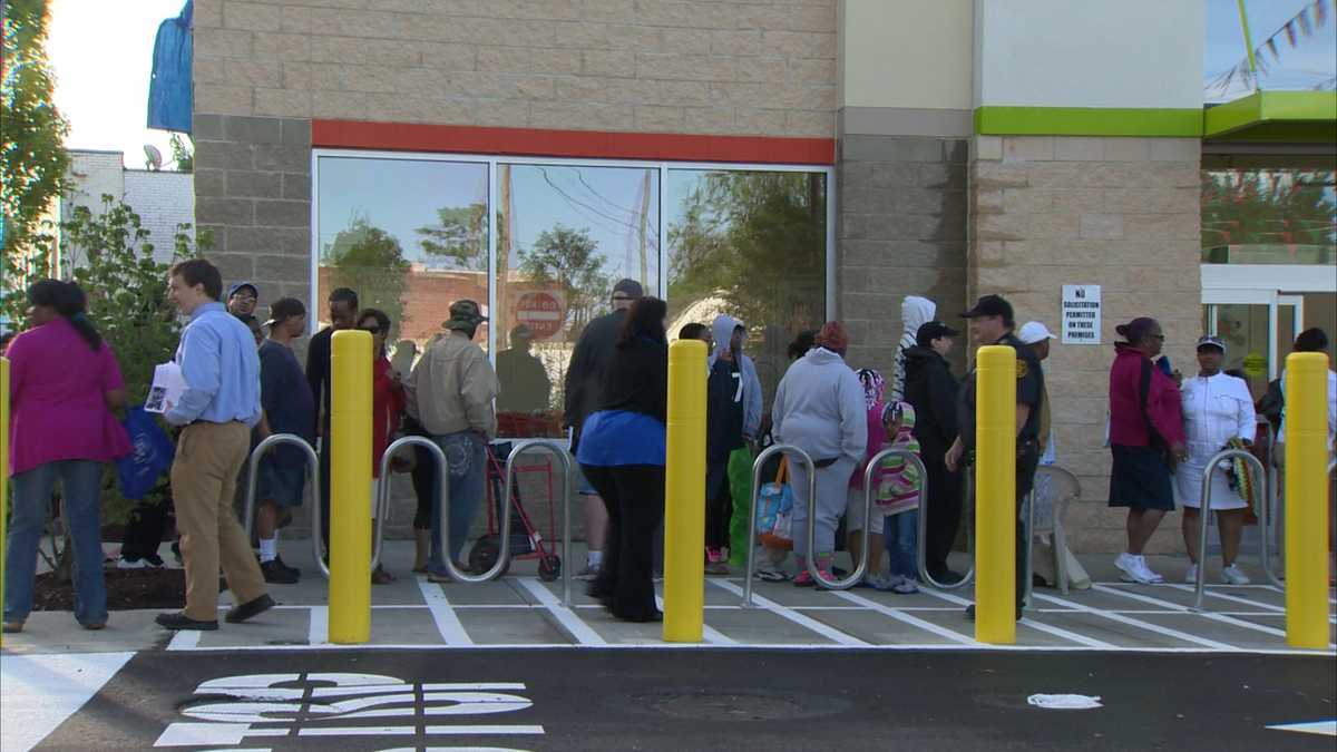 New Bottom Dollar Food store opens in Garfield