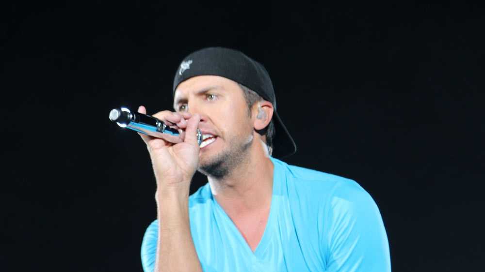 (PHOTOS) Luke Bryan Performance