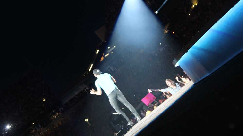 Luke Bryan Performance
