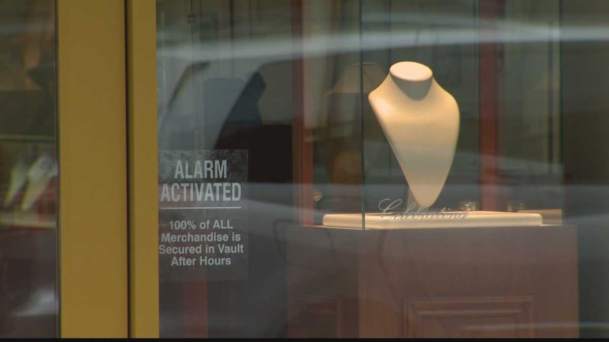 Retired cop tackles suspected Rolex thief in Shadyside