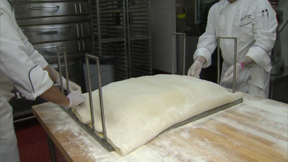 Giant pierogi sets world record in Pittsburgh