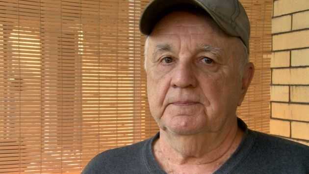 Man robbed; Robbers give back money