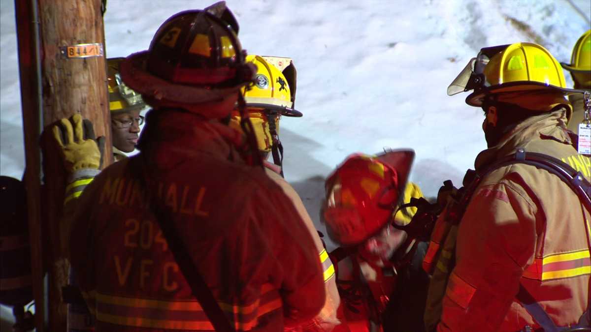 Crews contain early morning Munhall house fire