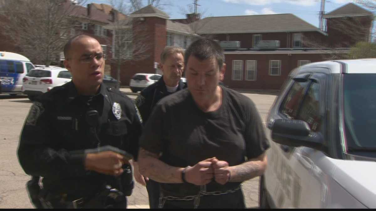 Suspect trapped in own getaway car after Citizens Bank robbery