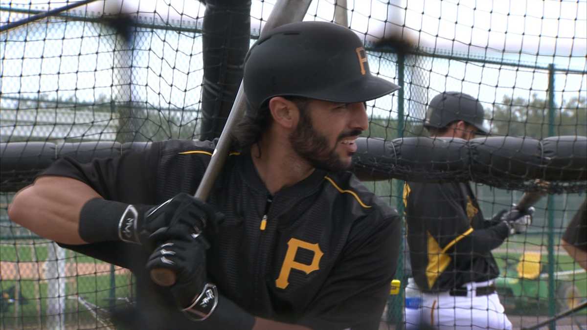 Pirates bring Sean Rodriguez back