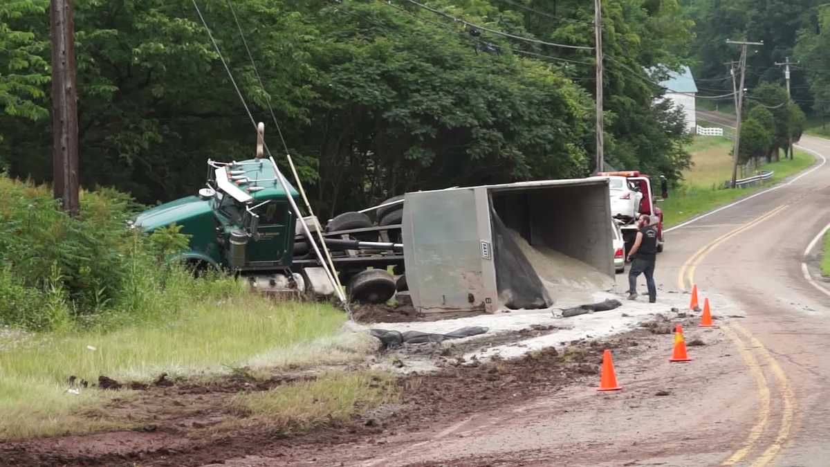 Photos: 4-vehicle crash shuts down Route 66