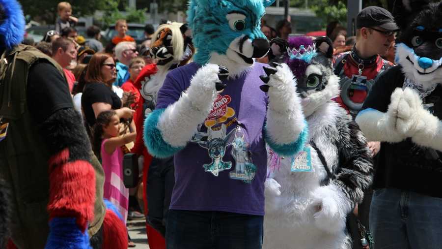 Gallery: Anthrocon 2015, fursuit parade