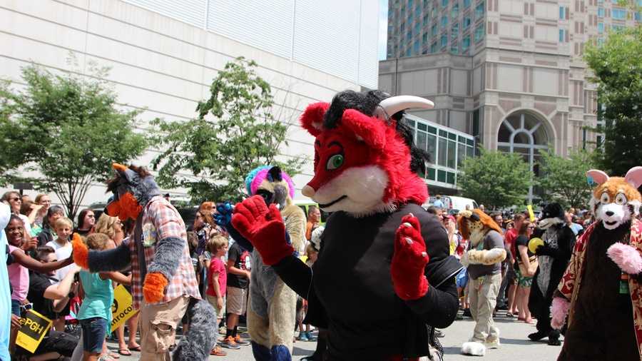 Gallery: Anthrocon 2015, fursuit parade