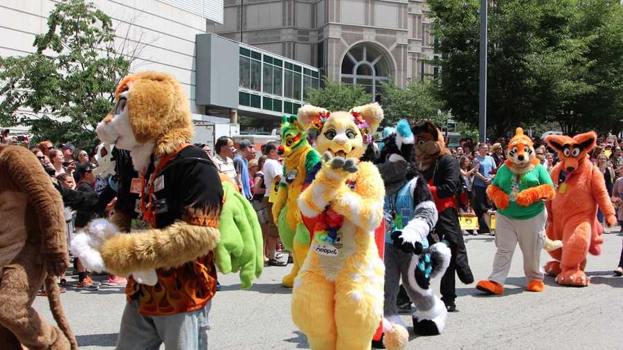 Gallery: Anthrocon 2015, fursuit parade