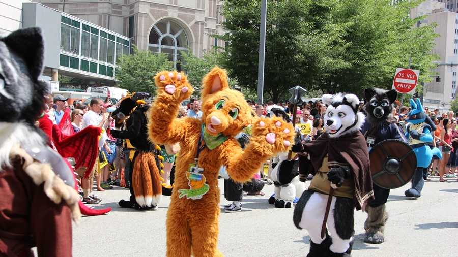 Gallery: Anthrocon 2015, fursuit parade