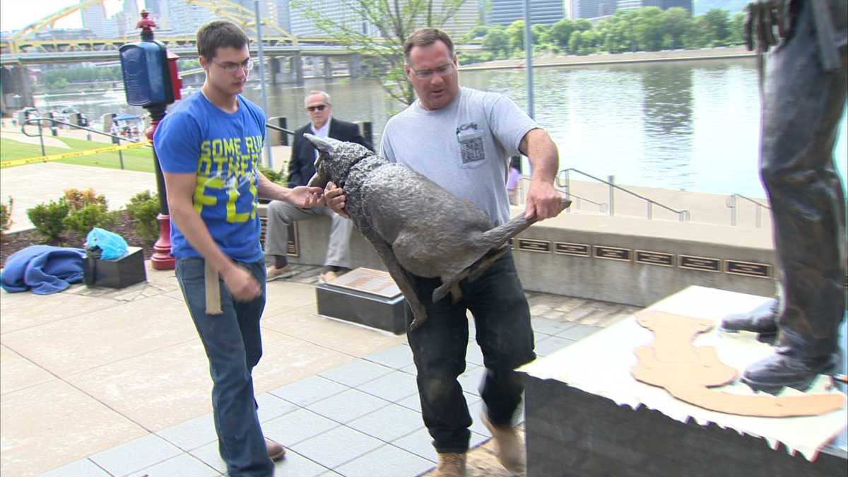 Statue of Pittsburgh police K-9 Rocco unveiled