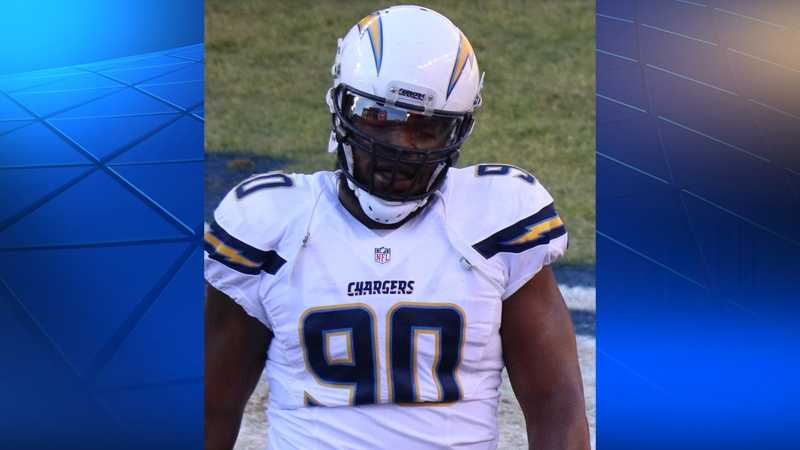 Steelers sign former Chargers DE Ricardo Mathews