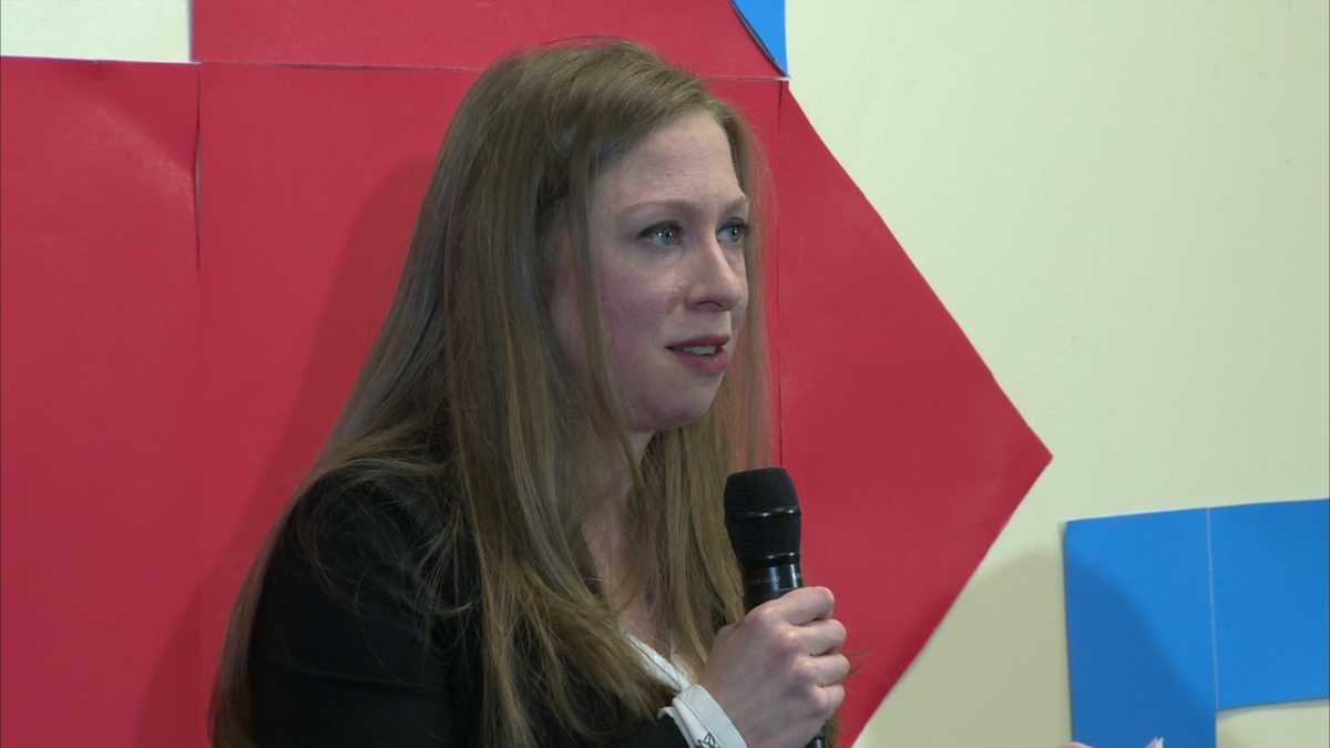 Chelsea Clinton Campaigns For Mother In Pittsburgh